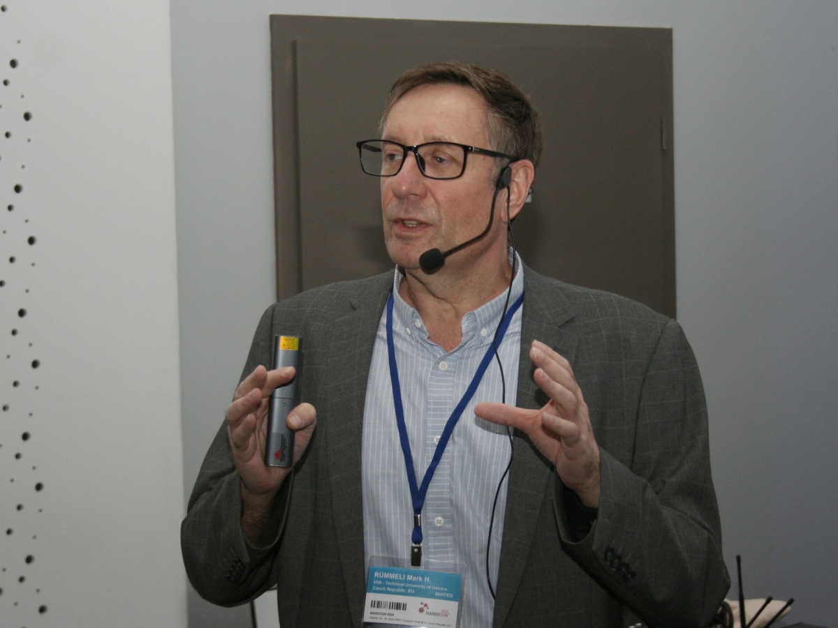 Professor Rümmeli Delivers Key Lecture at Nanocon Conference - EBEAM ...